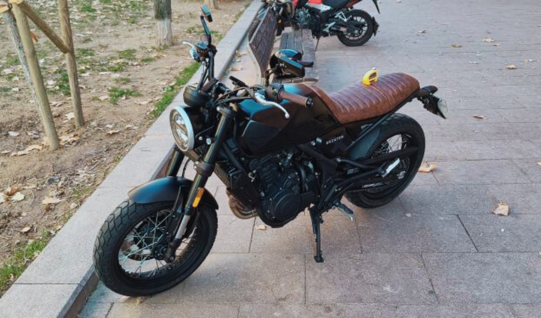 Brixton Motorcycles | Cobinsky, ganador del concurso de customización ...